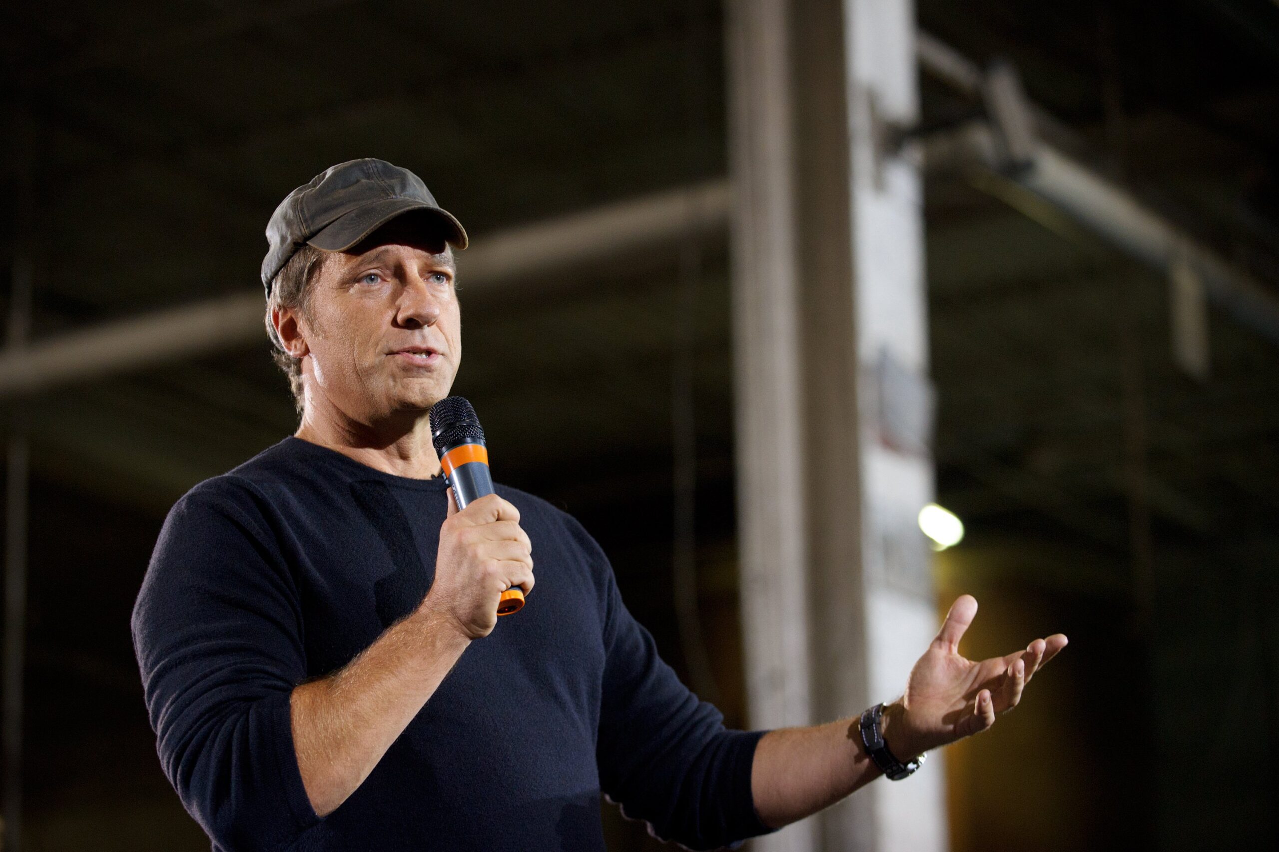 'Dirty Jobs' Host Mike Rowe's Knobel Whiskey Now on Shelves