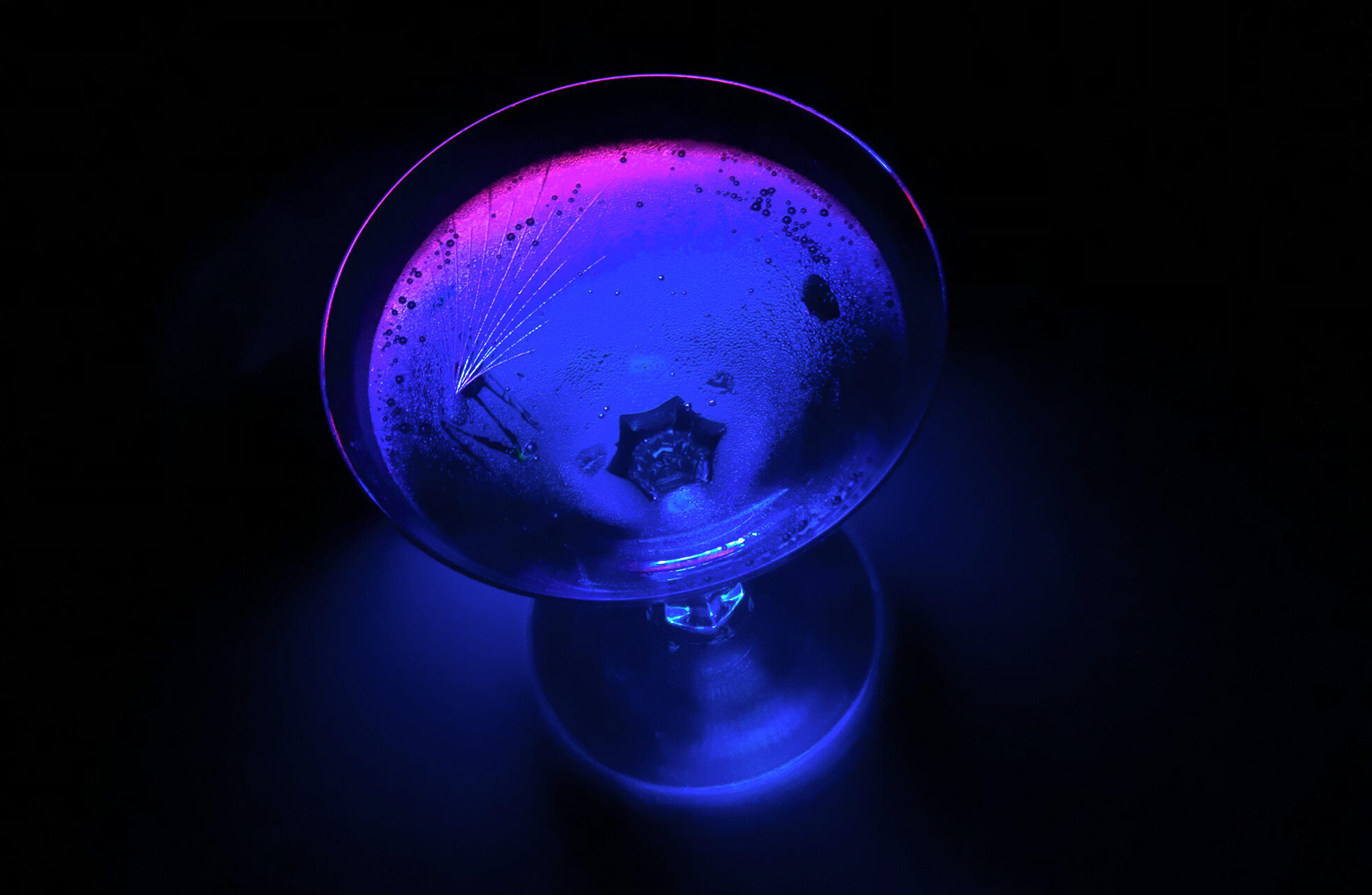 Witchcraft or Spooky Science? Glow-in-the-Dark Halloween Cocktail With ...