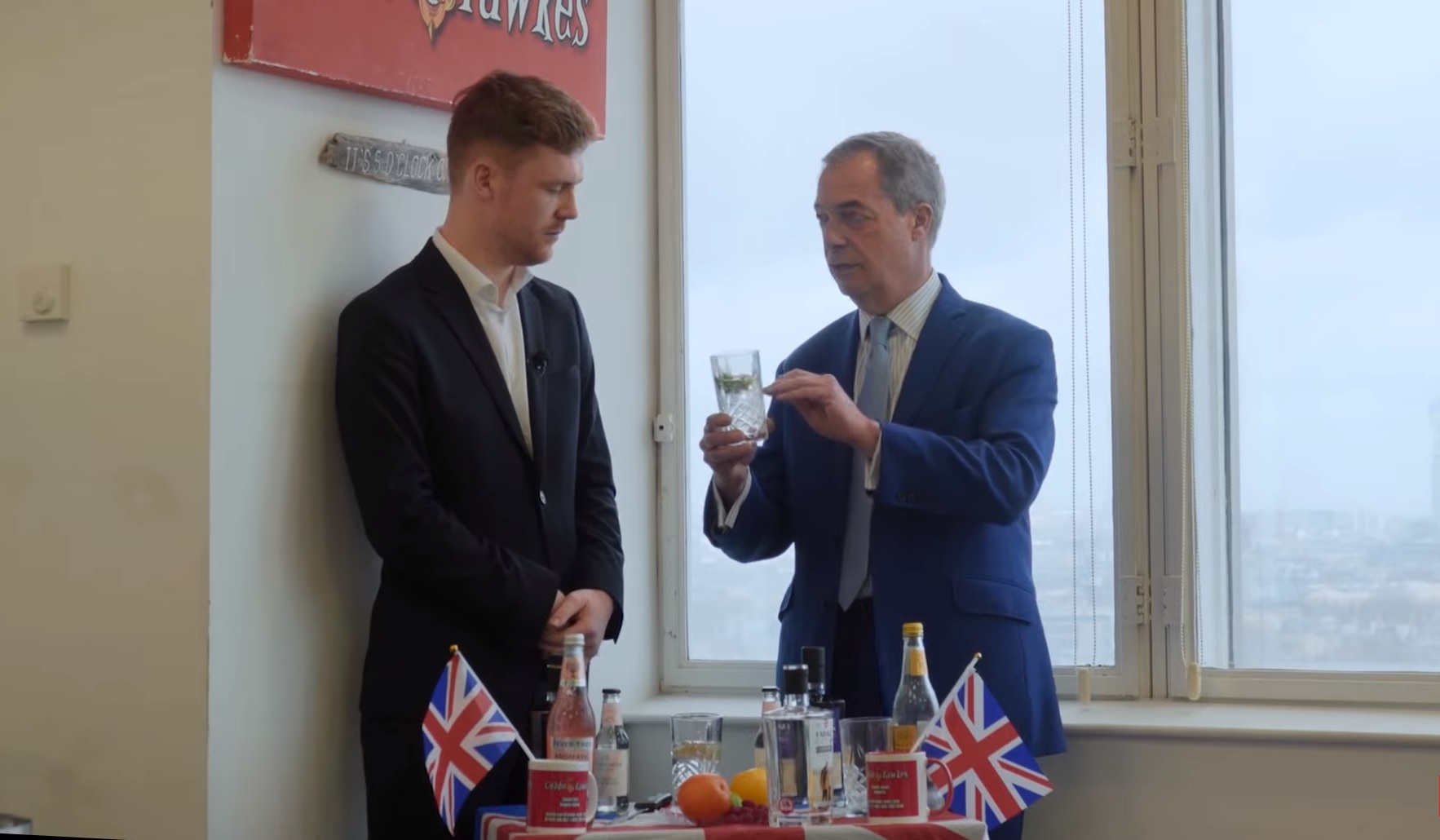 Former Brexit Party Leader Nigel Farage Shows How To Make the ‘Perfect ...