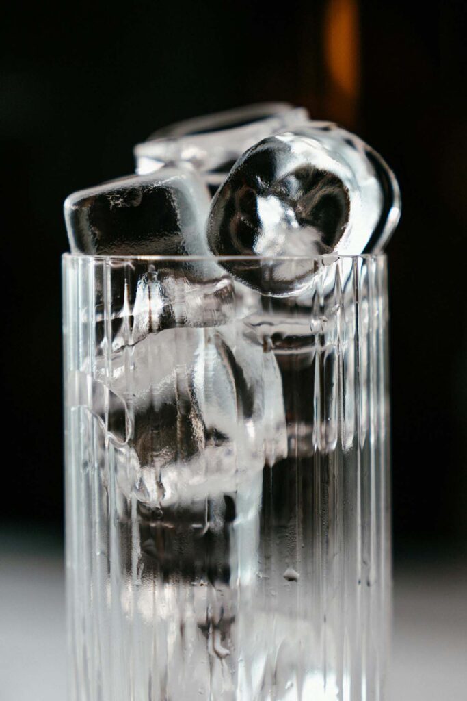 Cocktail Ice Hacks: Clear, Flavored and Fast Chill Tips